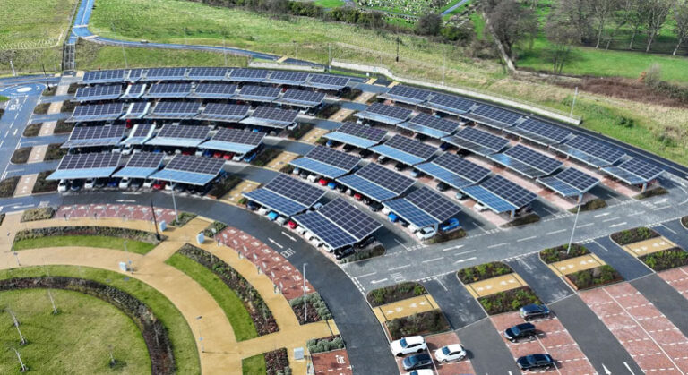 Großbritannien: Leeds eröffnet ersten solaren vollelektrisch ...